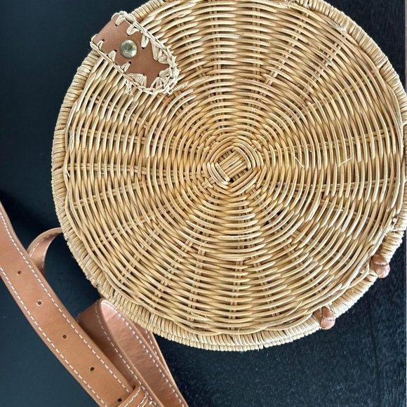 Universal Thread | Bags | Universal Thread Round Rattan Crossbody Purse ...